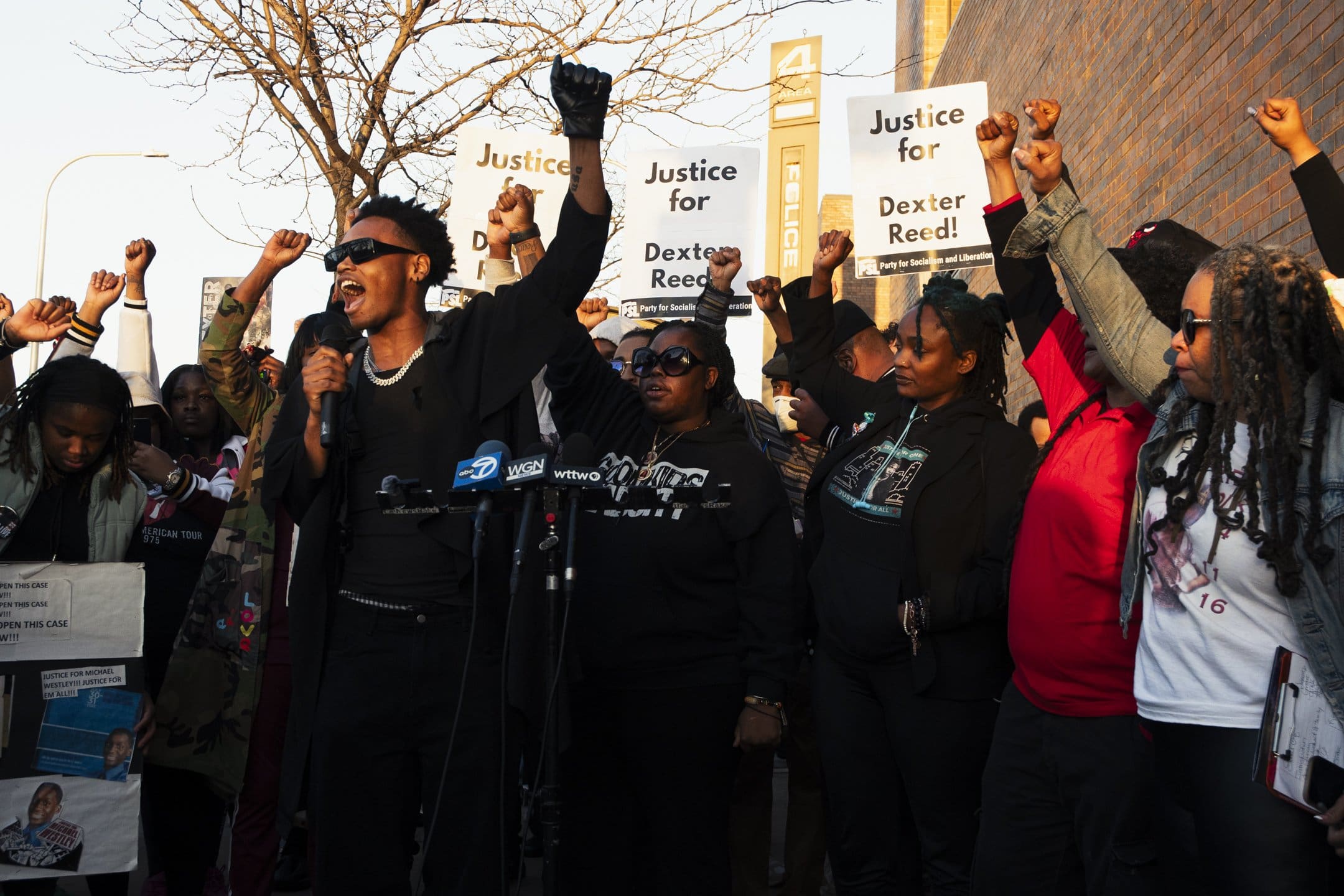 Organizers, family worry Chicago cop who shot Dexter Reed is escaping ...