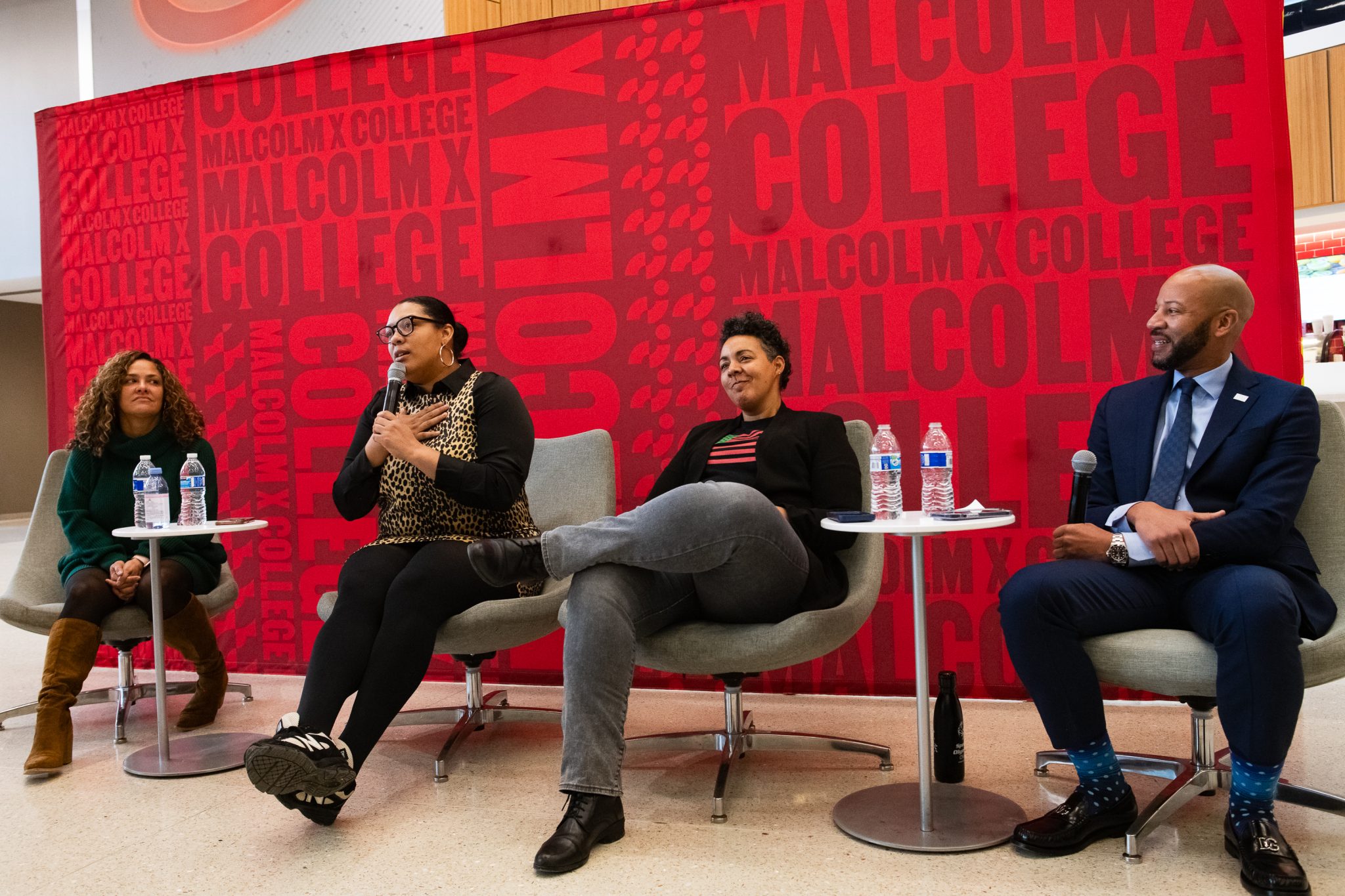 Pritzker, Johnson applaud Peacekeepers violence prevention program as crime drops in Chicago ...