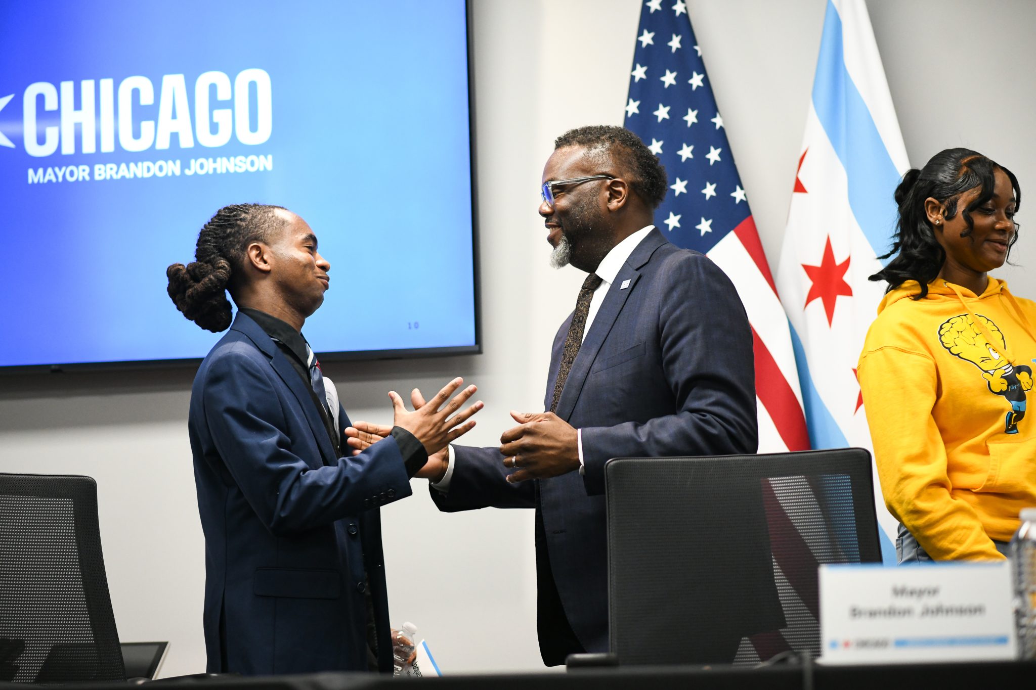 Chicago surpasses its youth jobs goal by 1,000, Mayor Brandon Johnson ...