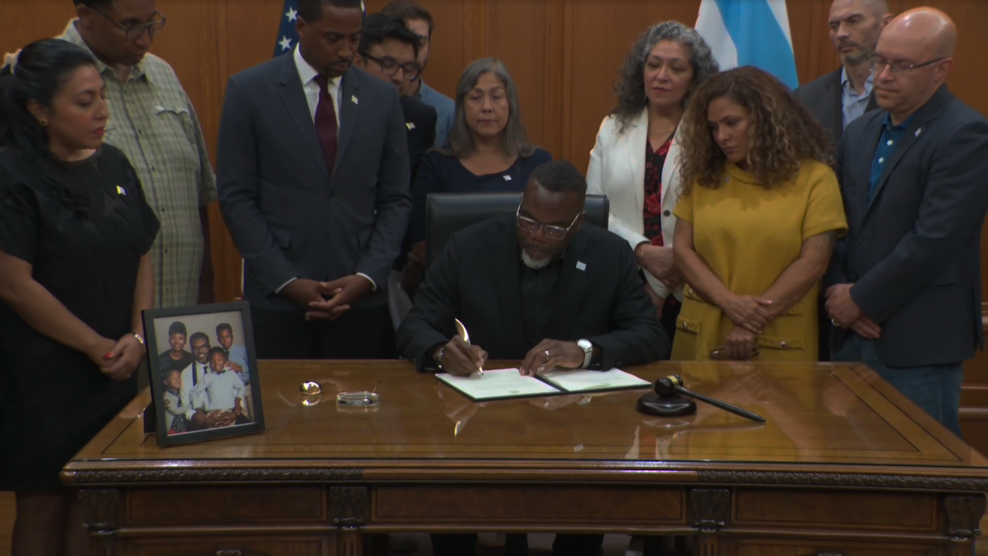 Mayor Brandon Johnson signs executive order to resist Trump's plans to ...