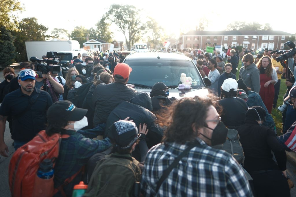 Chicago journalist detained while covering protest outside Broadview ...