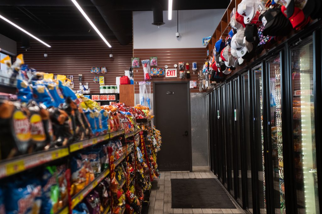 Security guard describes federal agents chasing Black man in East ...