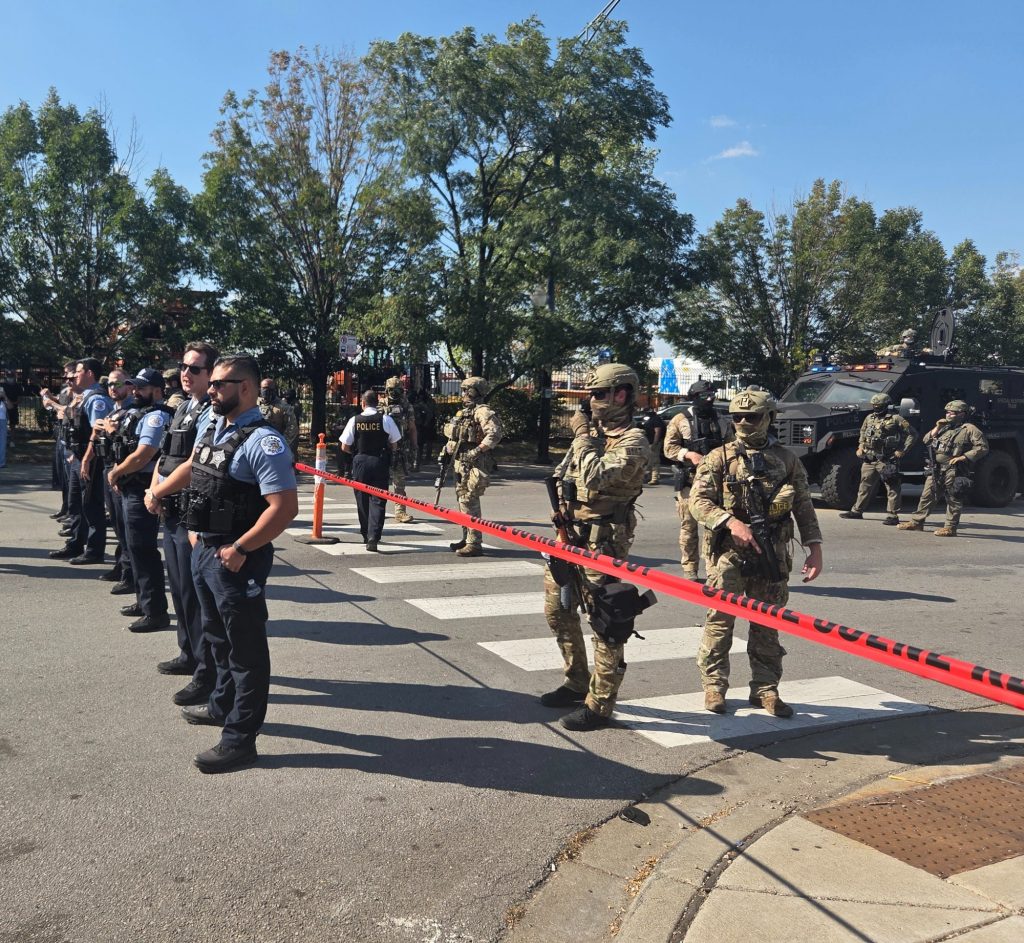 Trump to federalize 300 Illinois National Guard troops soon, tensions ...