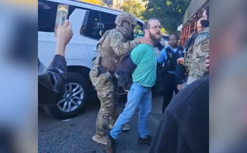 Feds in moving vans raid South Shore apartment overnight; Broadview ...