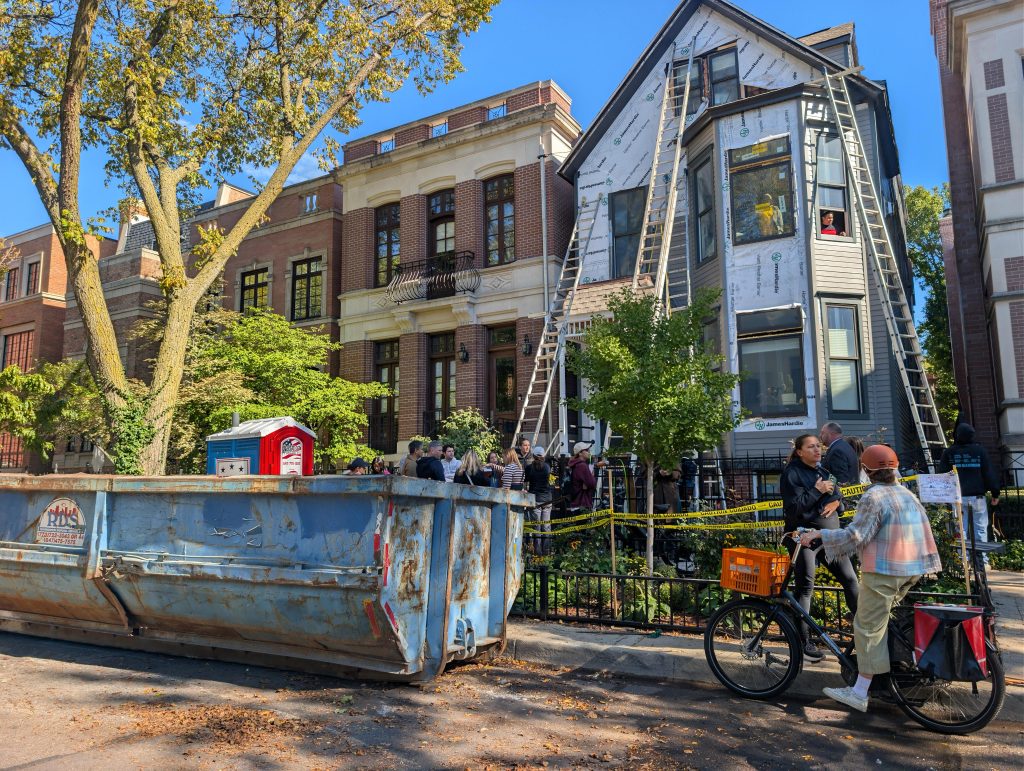 Feds detain Laugh Factory night manager, deploy tear gas in nearby ...