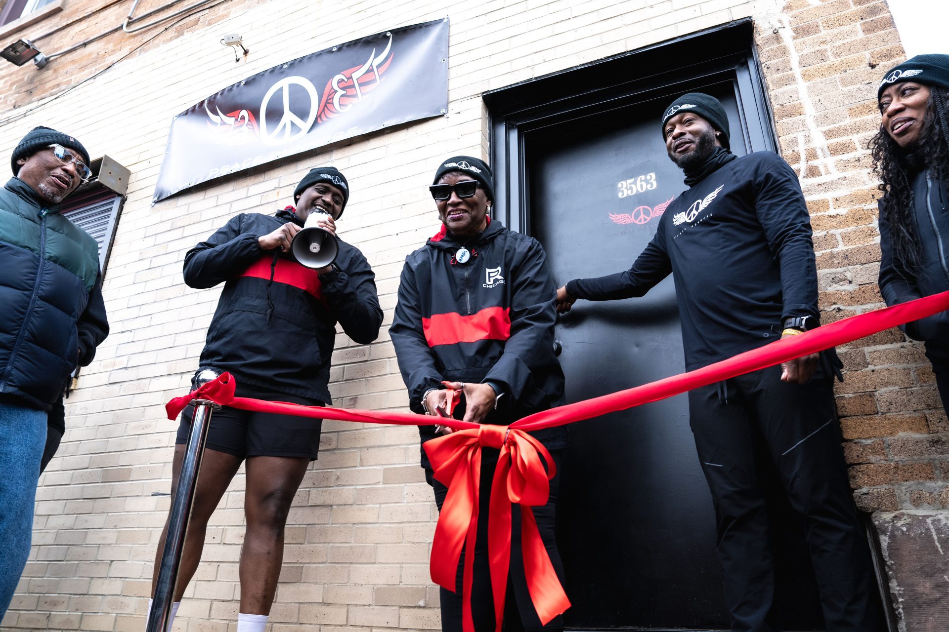 Peace Runners 773 celebrates new wellness headquarters in Garfield Park ...